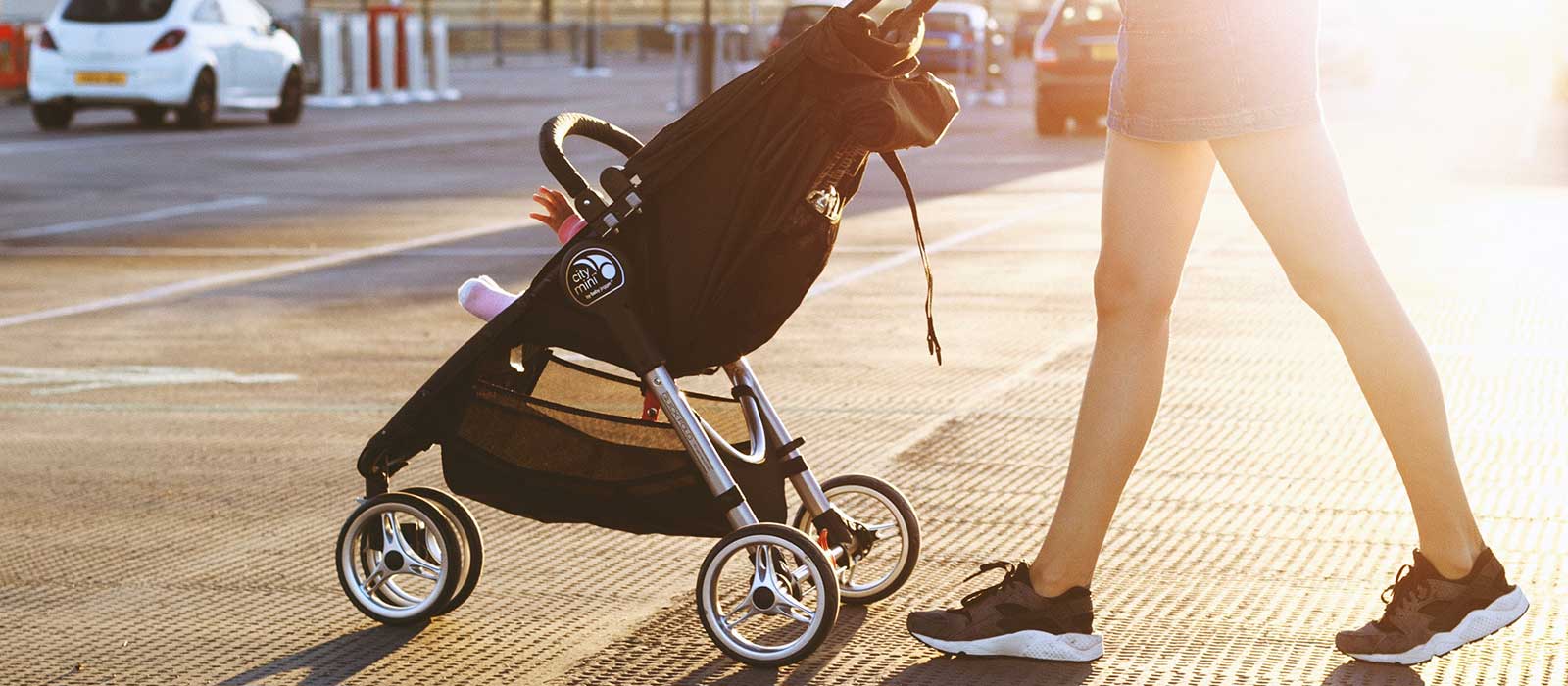 7 Best Beach Strollers (2023 Reviews)